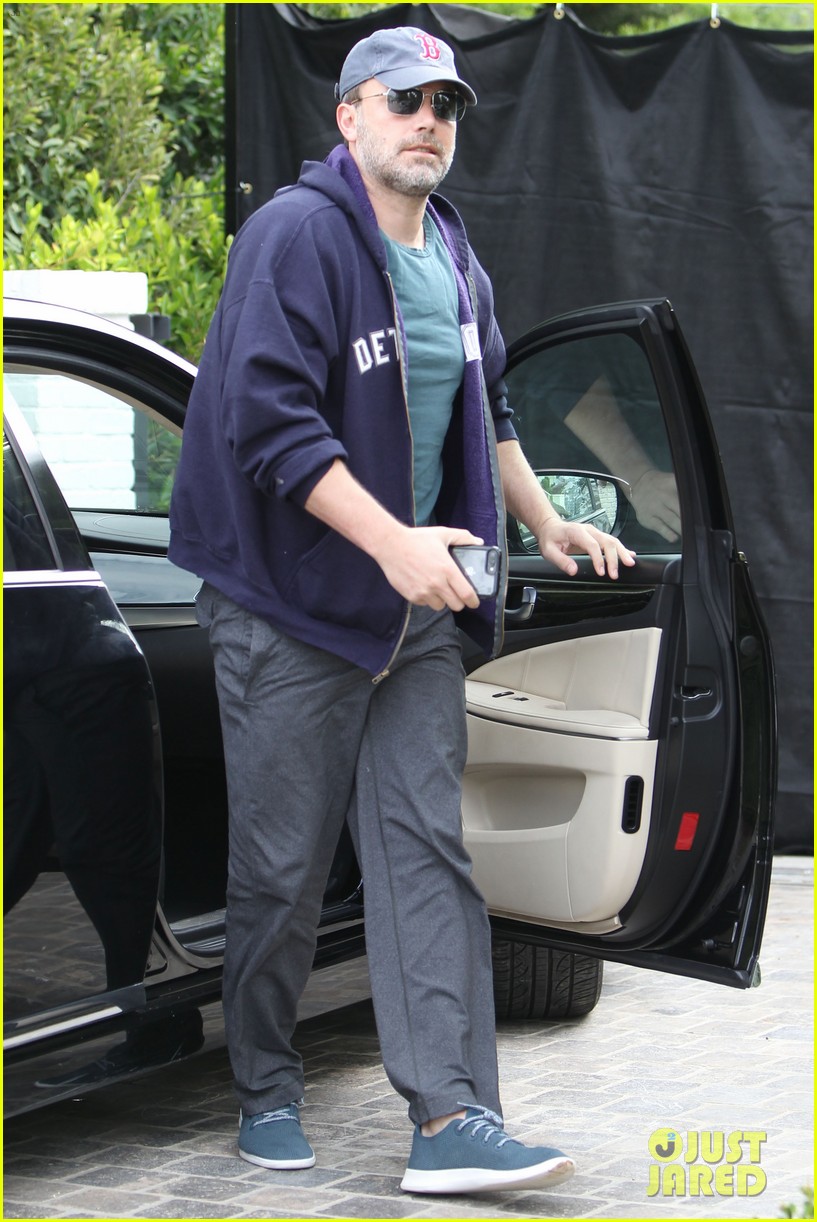 Ben Affleck Kicks Off His Day With a Workout!: Photo 4144638 | Ben ...