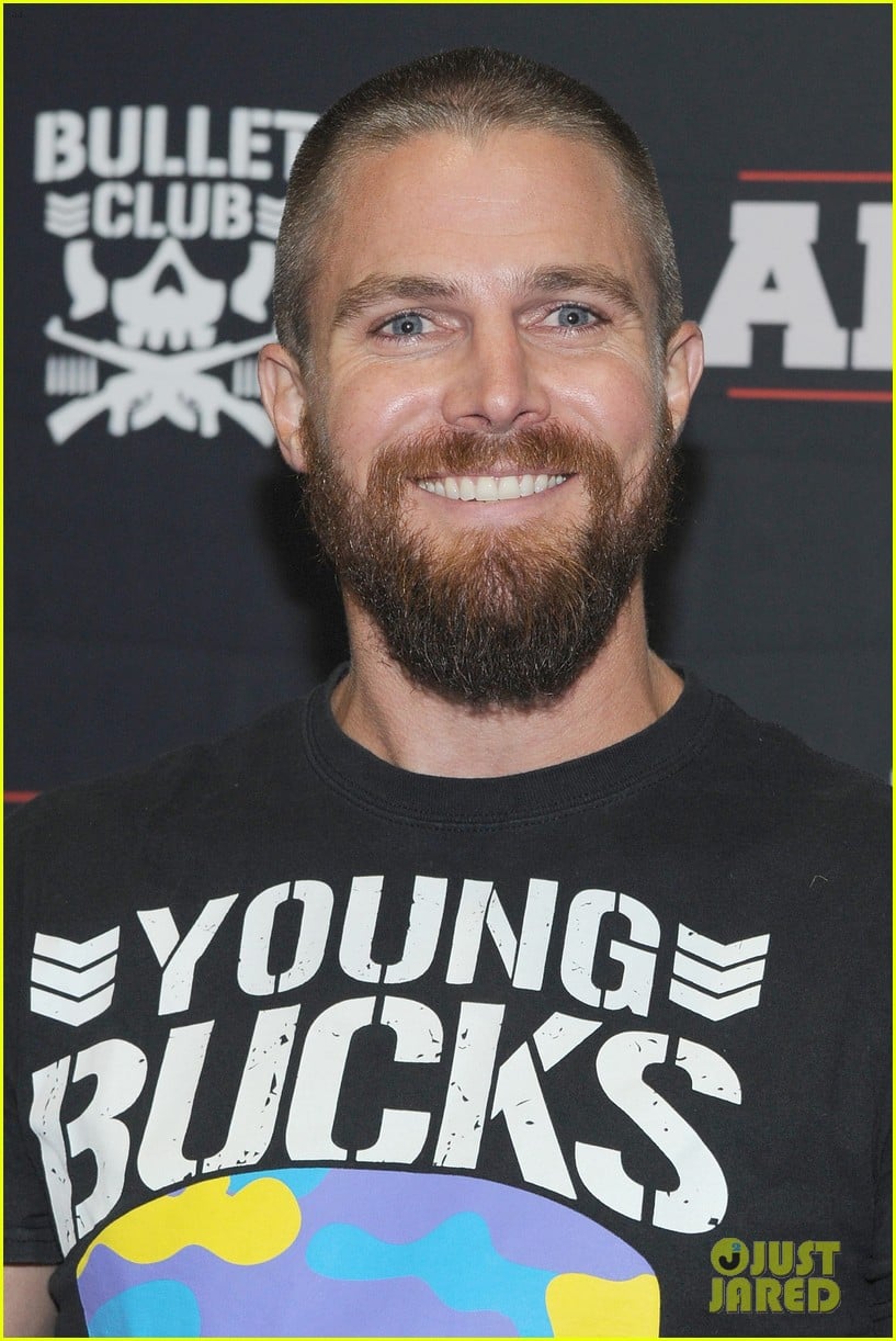 Stephen Amell Goes 'All In' for Wrestling Match - See the Shirtless ...