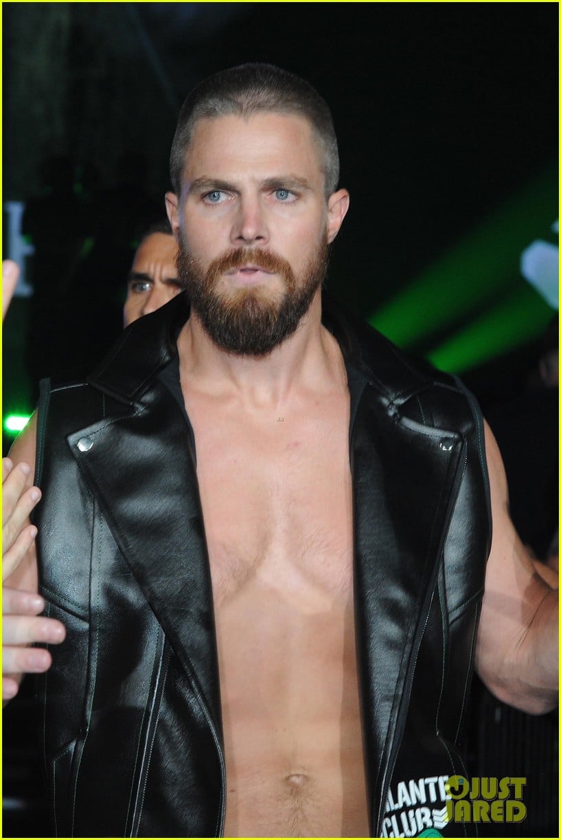 Stephen Amell Goes 'All In' for Wrestling Match - See the Shirtless ...