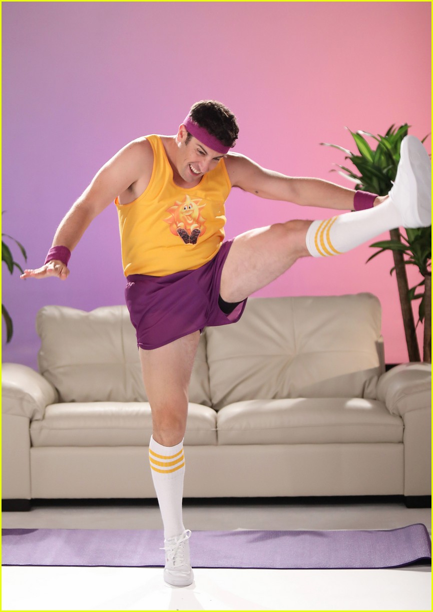 Jason Biggs Wears Short Shorts for a Raisin Bran Workout!: Photo ...