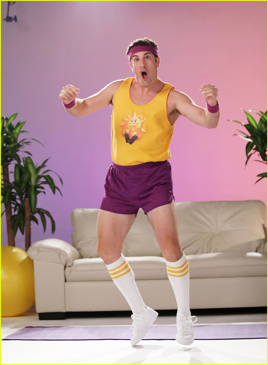 Jason Biggs Wears Short Shorts for a Raisin Bran Workout!: Photo ...