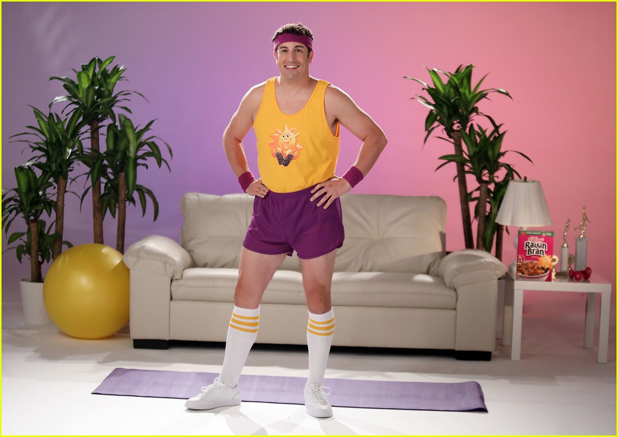 Jason Biggs Wears Short Shorts for a Raisin Bran Workout!: Photo ...
