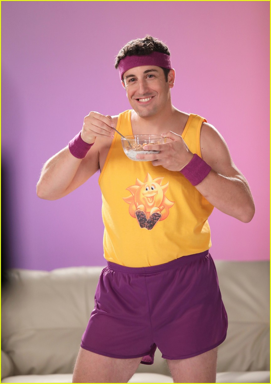 Jason Biggs Wears Short Shorts for a Raisin Bran Workout!: Photo ...