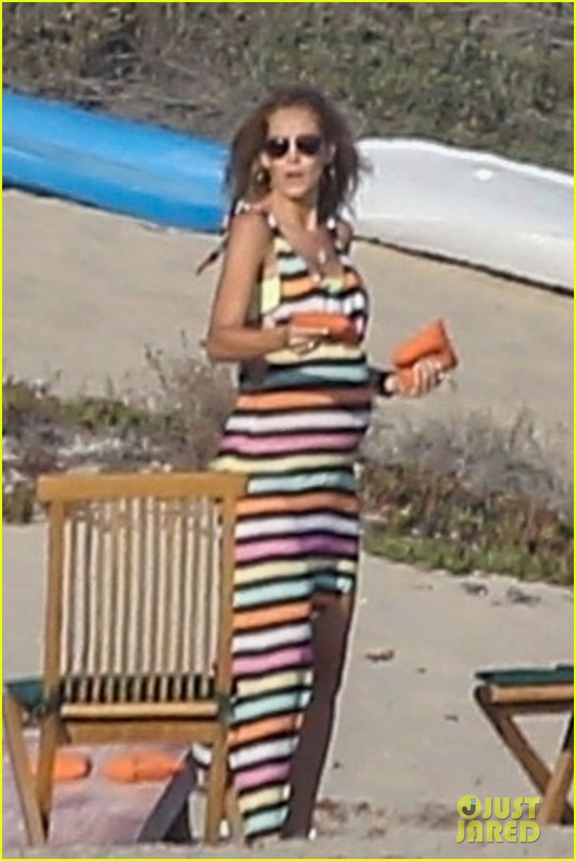 Josh Brolin Goes Shirtless for Day at Beach with Pregnant Wife Kathryn ...