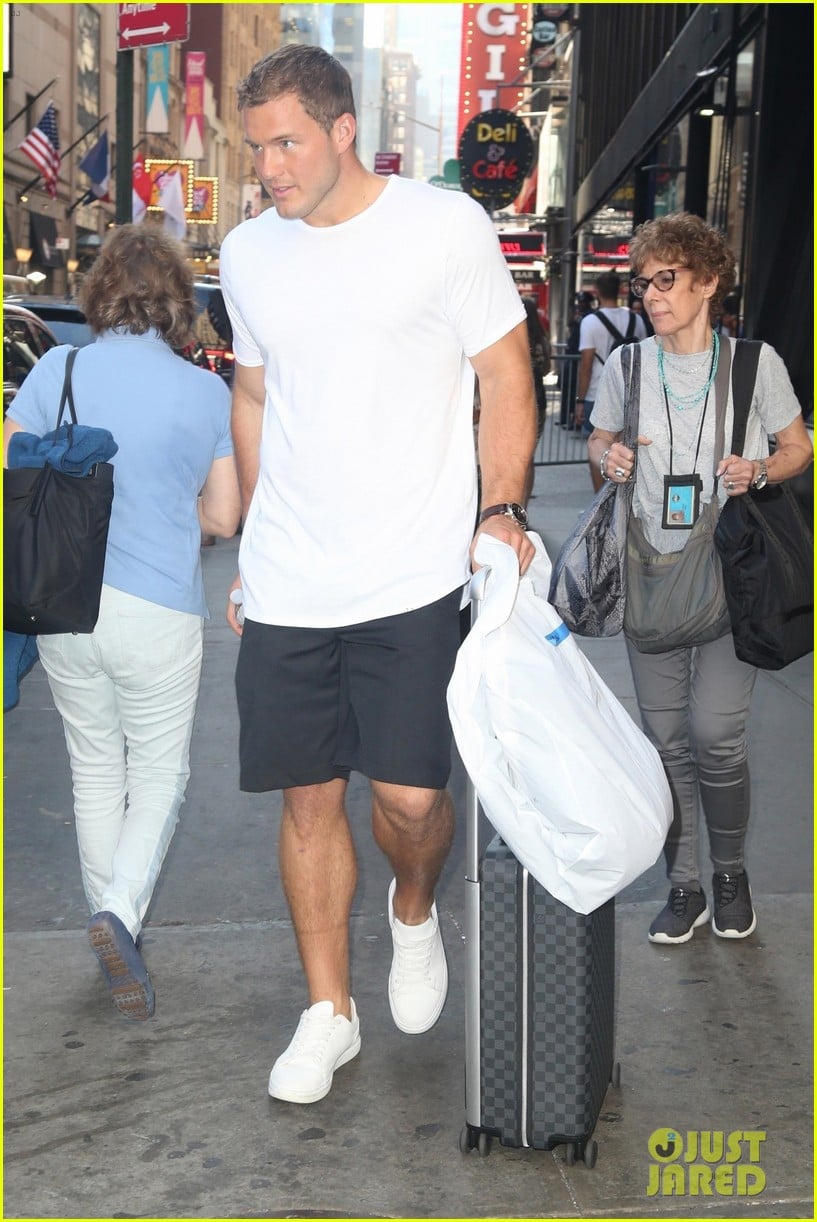 The Bachelor's Colton Underwood Holds a Fan's Crying Baby: Photo ...