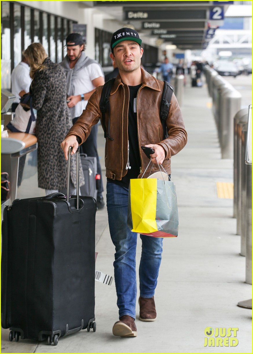Ed Westwick is All Smiles Jetting Out of LAX Airport: Photo 4154411 ...