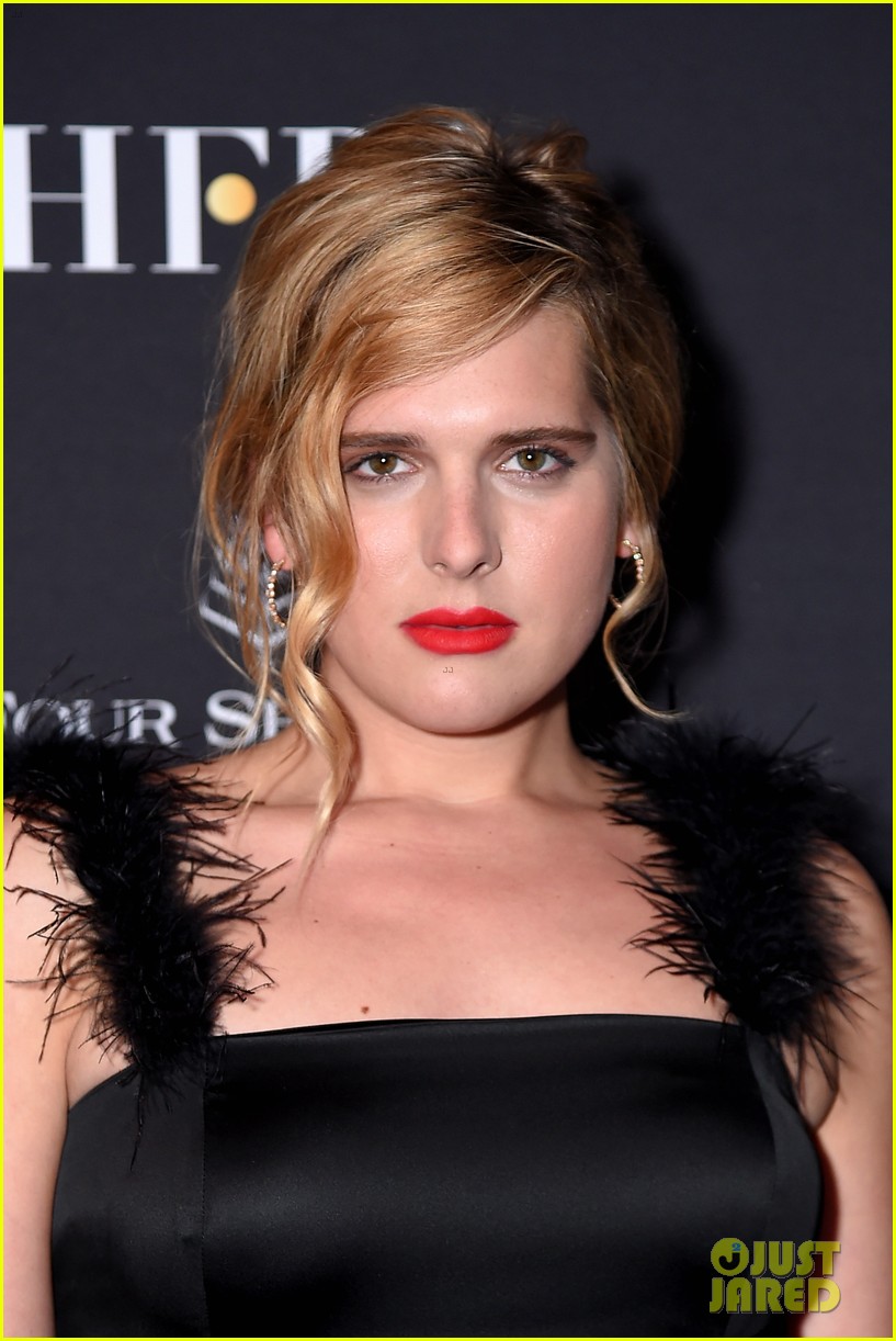 Elle Fanning & Max Minghella Hang with Friends at TIFF Party: Photo ...