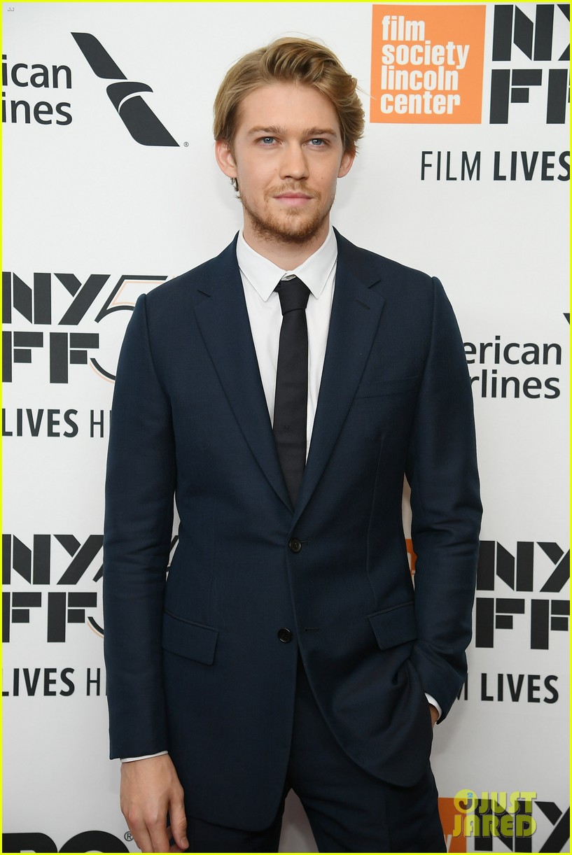 Photo: emma stone joe alwyn the favorite premiere 06 | Photo 4155959 ...