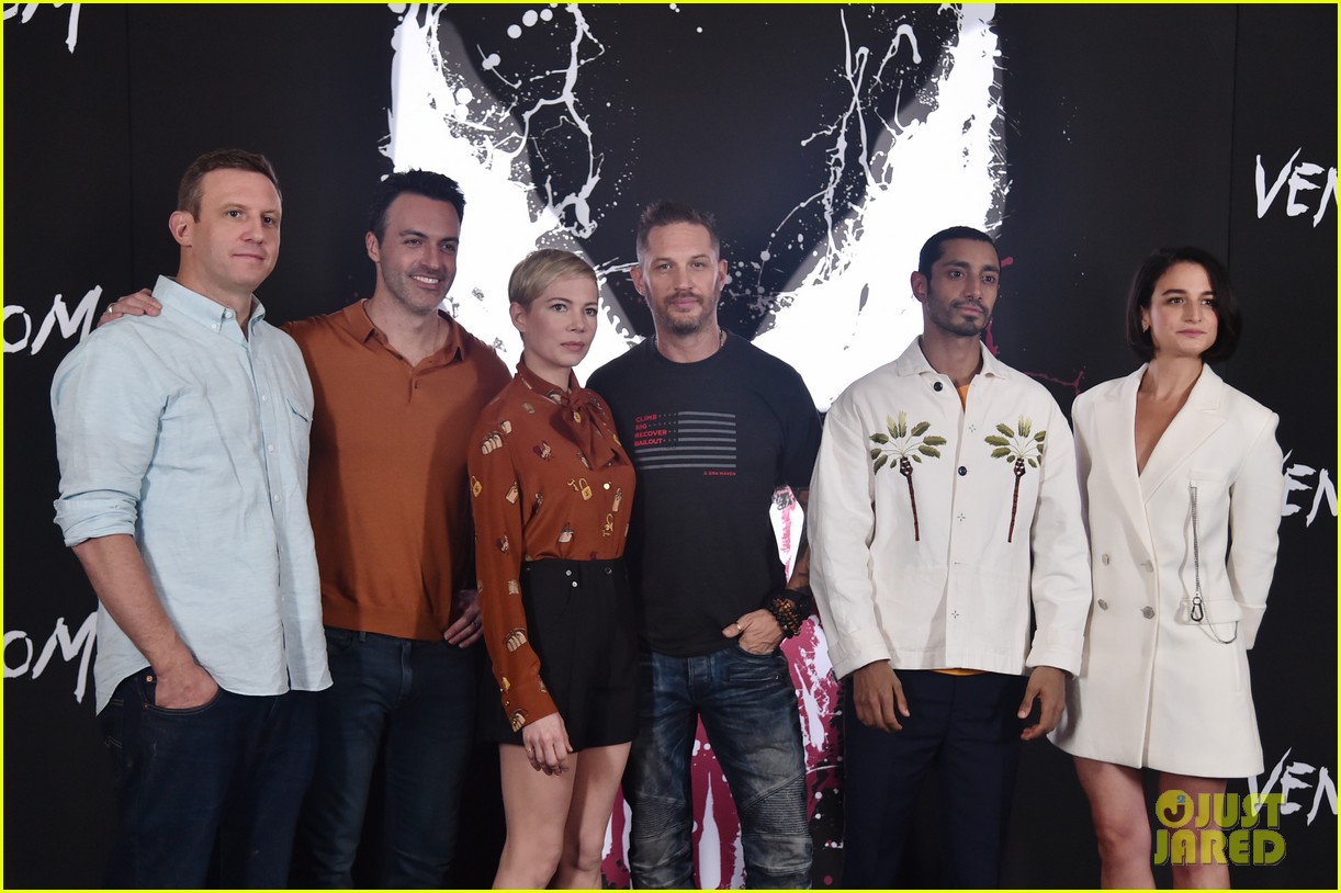 Tom Hardy Kisses Michelle Williams in New 'Venom' Clip!: Photo 4154911 | Jenny Slate, Michelle ...