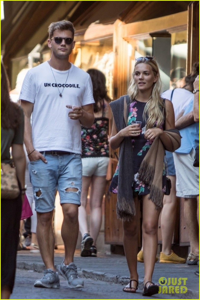 Mamma Mia's Jeremy Irvine Flaunts PDA with Girlfriend Jodie Spencer in ...