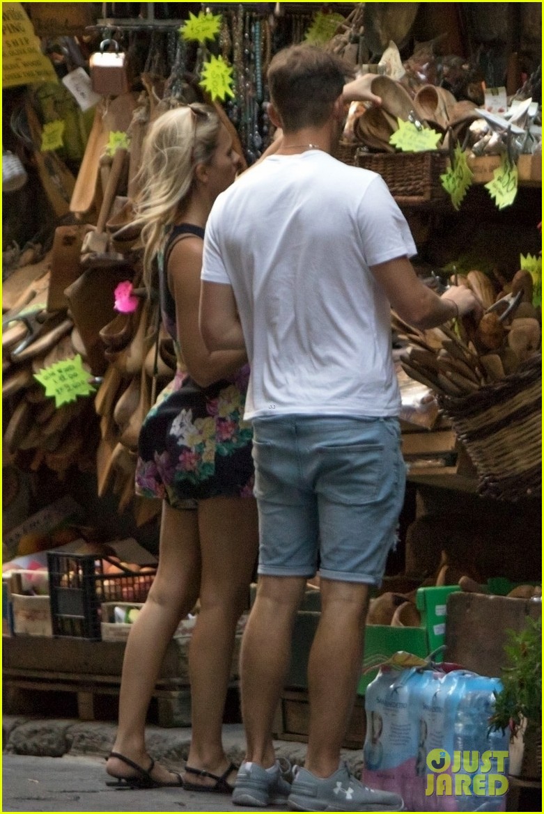 Mamma Mia's Jeremy Irvine Flaunts PDA with Girlfriend Jodie Spencer in ...