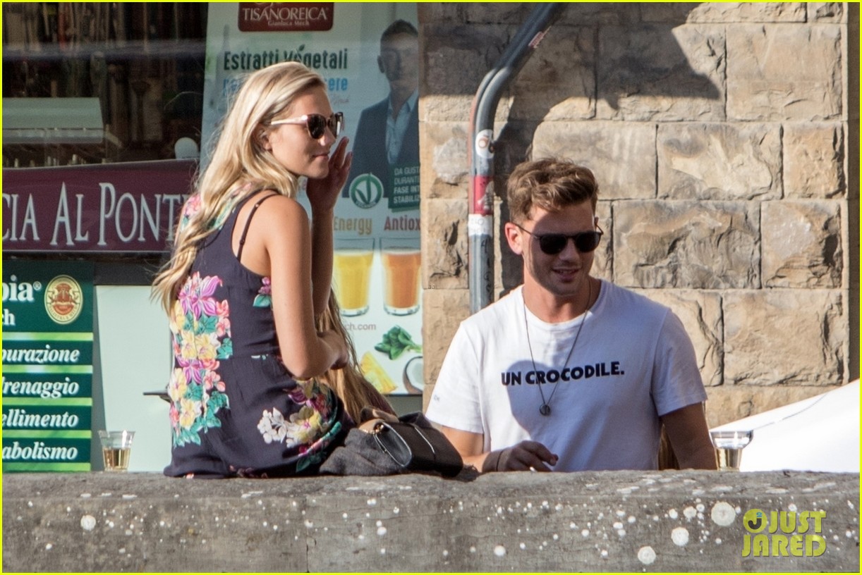 Mamma Mia's Jeremy Irvine Flaunts PDA with Girlfriend Jodie Spencer in ...