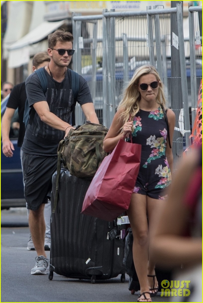 Mamma Mia's Jeremy Irvine Flaunts PDA with Girlfriend Jodie Spencer in ...