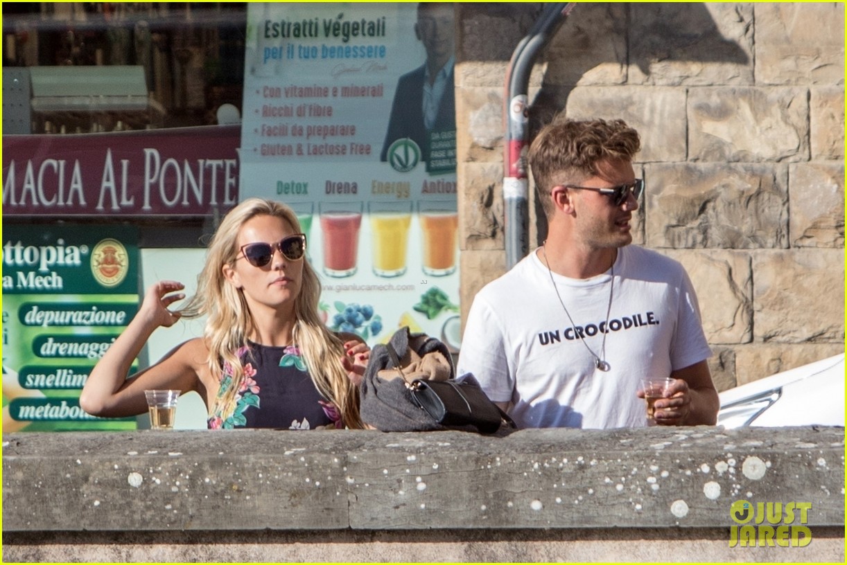 Mamma Mia's Jeremy Irvine Flaunts PDA with Girlfriend Jodie Spencer in ...