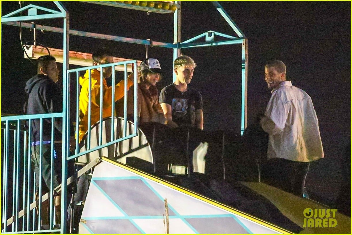 Kendall Jenner & Anwar Hadid Slide Together at Chili Cook-Off Fair ...