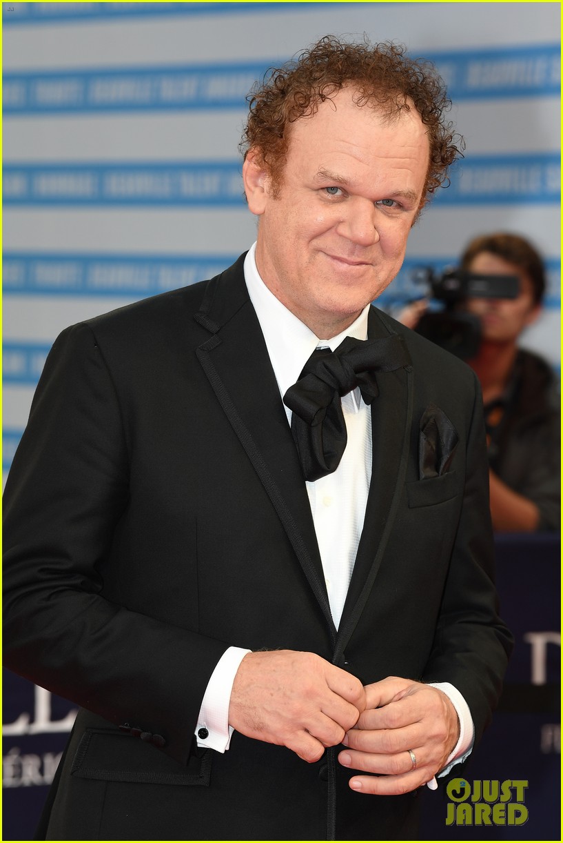 Joaquin Phoenix & John C. Reilly Attend 'The Sisters Brothers' Premiere ...
