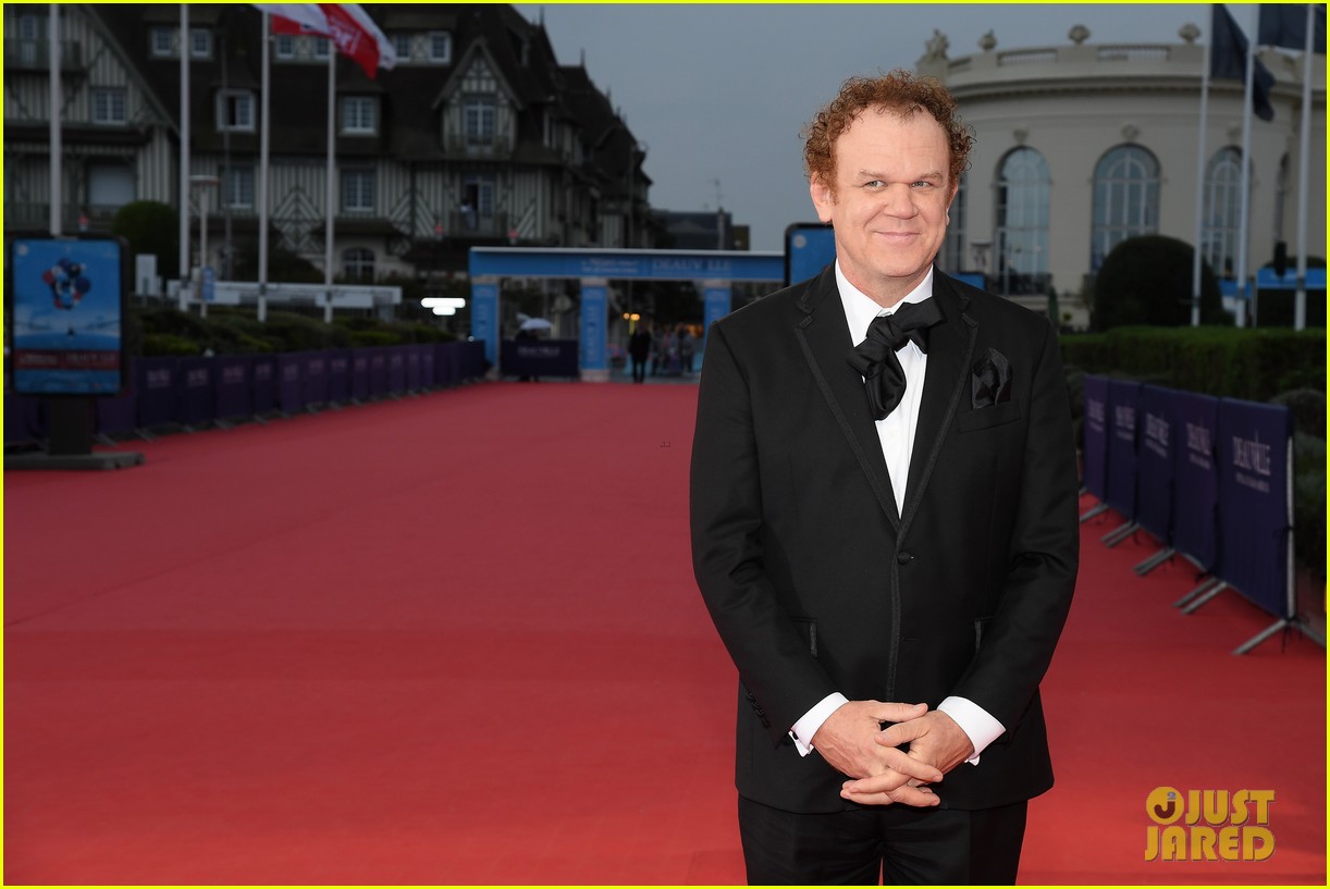 Joaquin Phoenix & John C. Reilly Attend 'The Sisters Brothers' Premiere ...