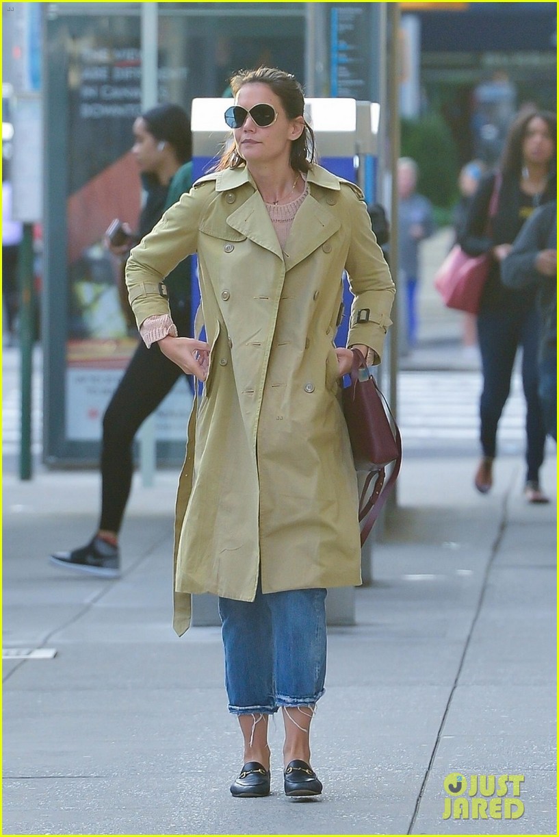 Katie Holmes Heads Out on a Cold Fall Day in NYC!: Photo 4153389 ...
