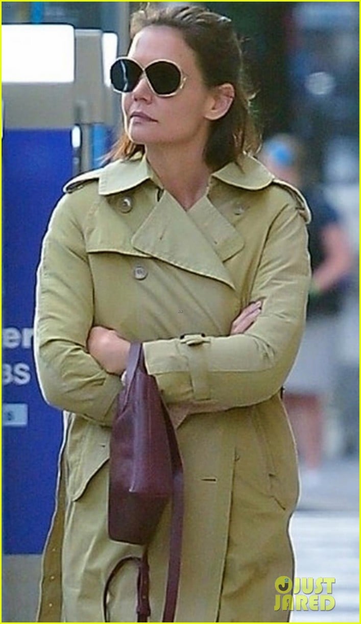 Katie Holmes Heads Out on a Cold Fall Day in NYC!: Photo 4153390 ...