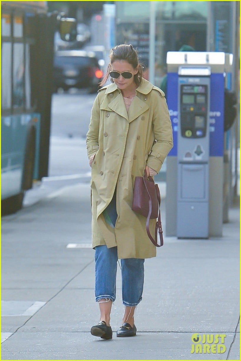 Katie Holmes Heads Out on a Cold Fall Day in NYC!: Photo 4153392 ...