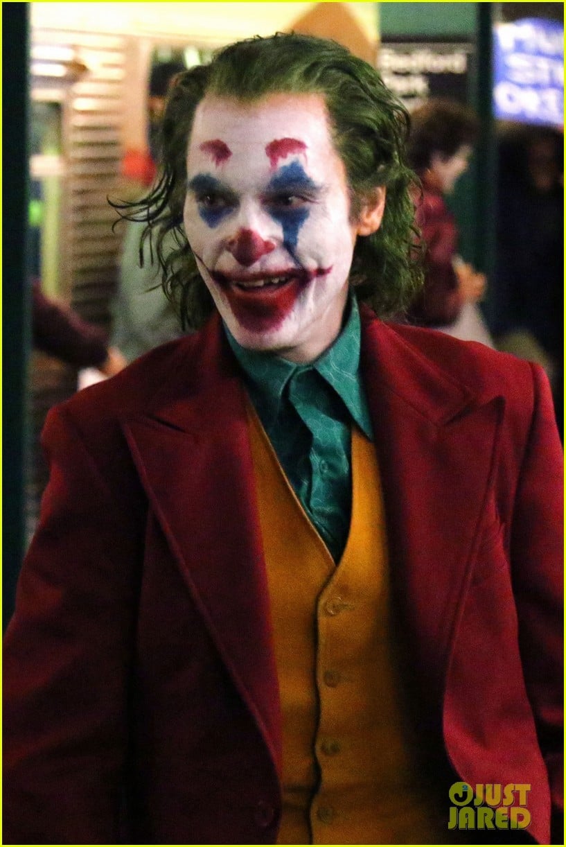 Joaquin Phoenix Transforms into The Joker While Filming Riot Scene ...