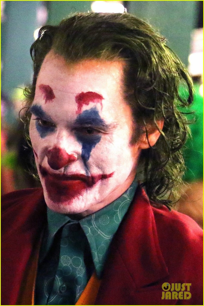 Joaquin Phoenix Transforms into The Joker While Filming Riot Scene ...