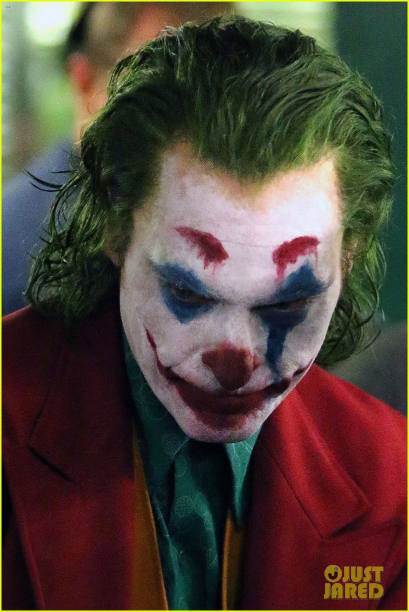 Photo: joaquin phoenix transforms into the joker filming riot scene 07 ...