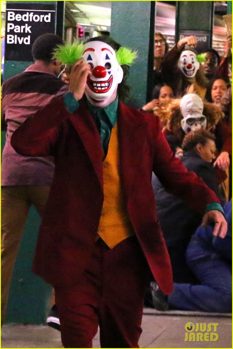 Joaquin Phoenix Transforms into The Joker While Filming Riot Scene ...