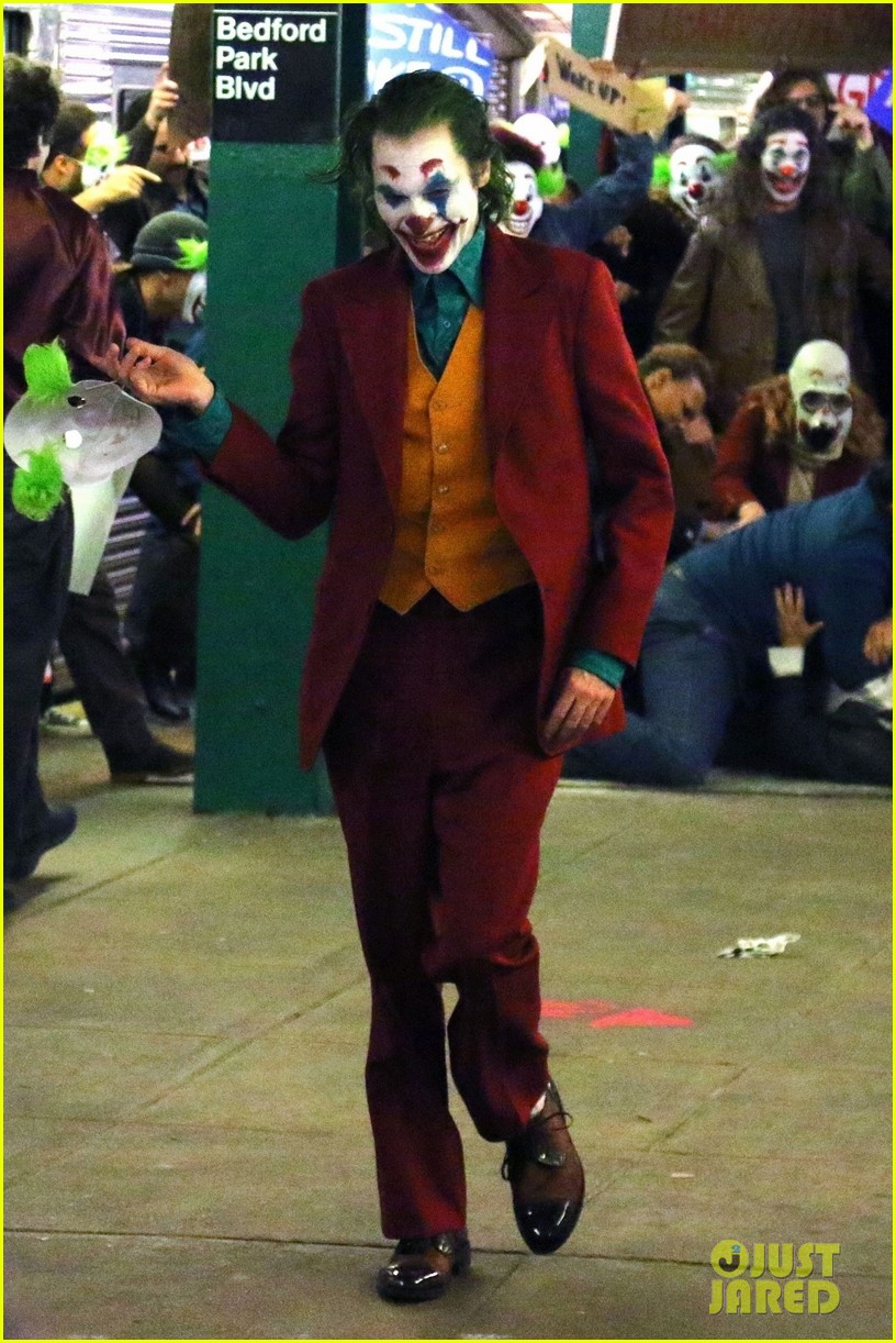 Joaquin Phoenix Transforms into The Joker While Filming Riot Scene ...