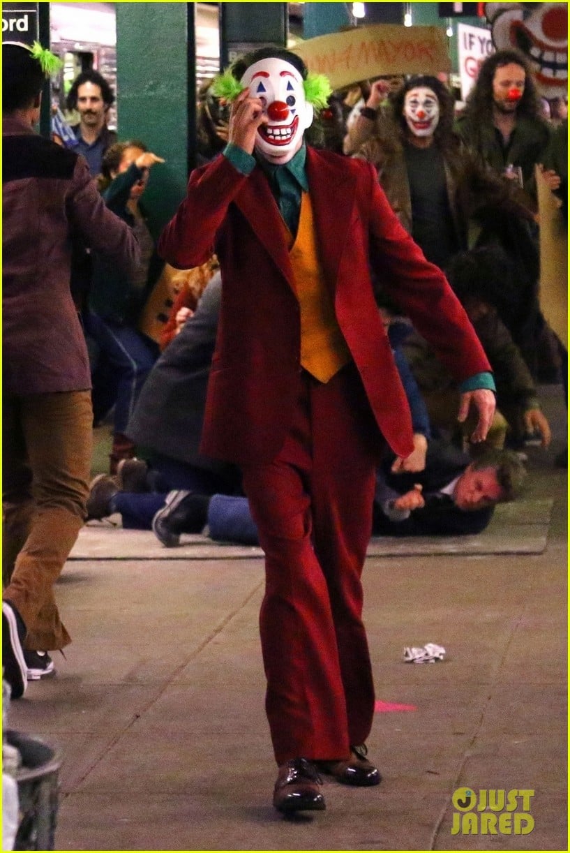 Joaquin Phoenix Transforms into The Joker While Filming Riot Scene ...