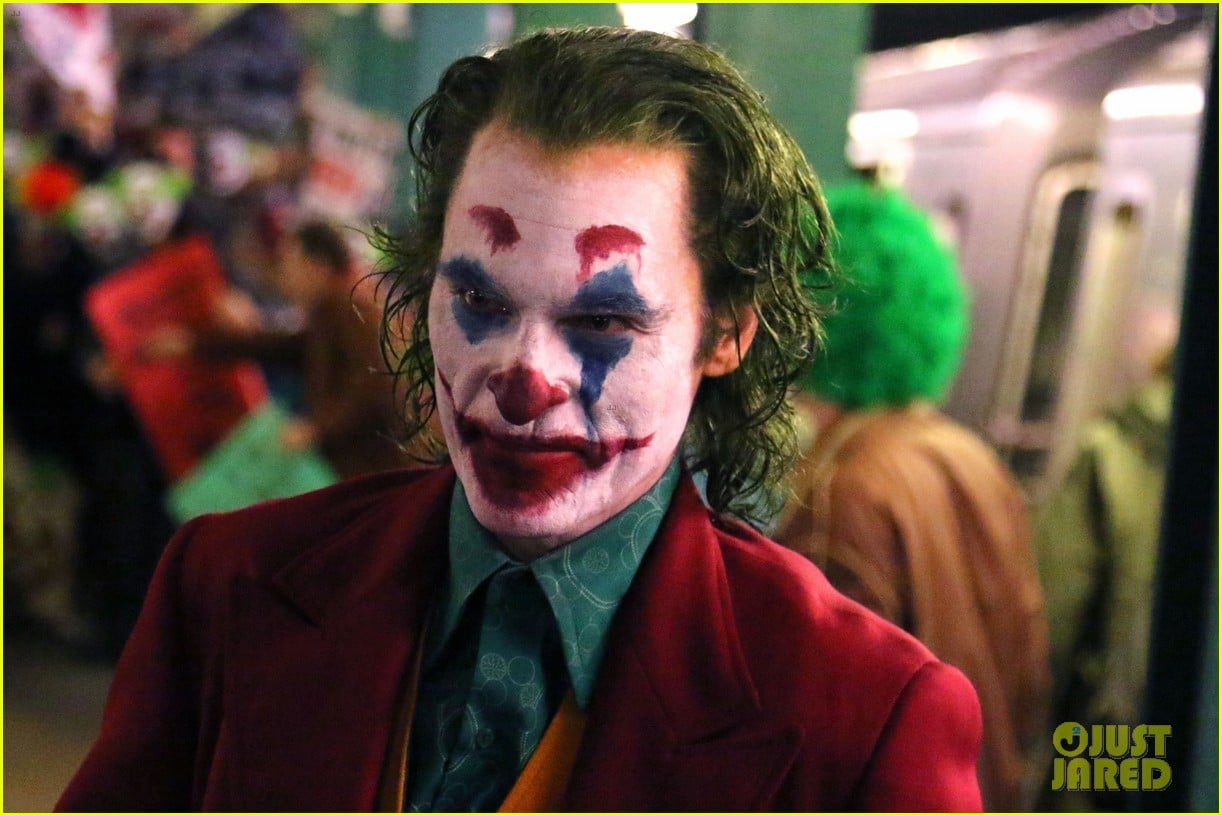 Joaquin Phoenix Transforms into The Joker While Filming Riot Scene ...