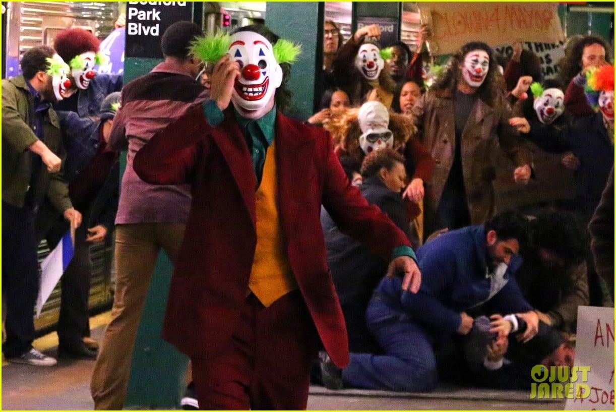 Joaquin Phoenix Transforms into The Joker While Filming Riot Scene ...