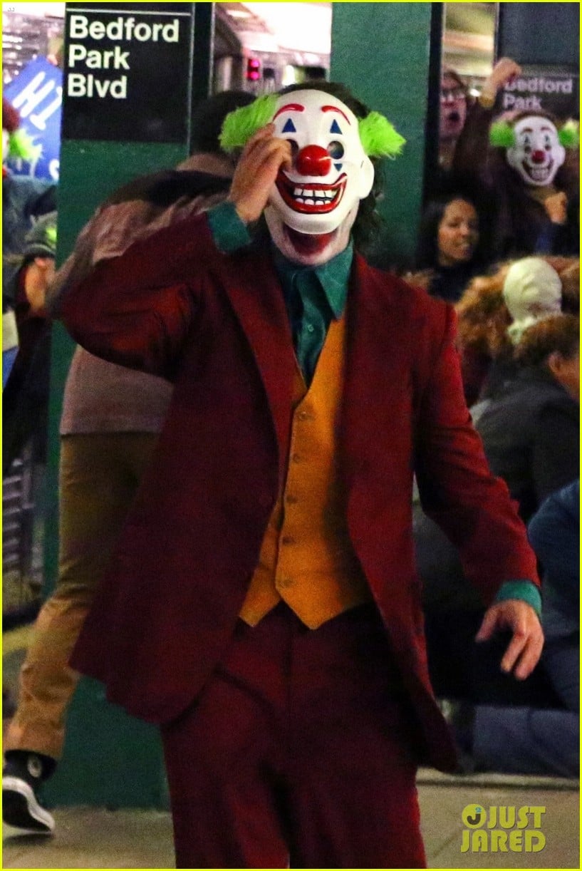 Joaquin Phoenix Transforms into The Joker While Filming Riot Scene ...