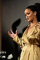 Rihanna Gives a Makeup Tutorial for Fenty Beauty Fans in Dubai: Photo ...