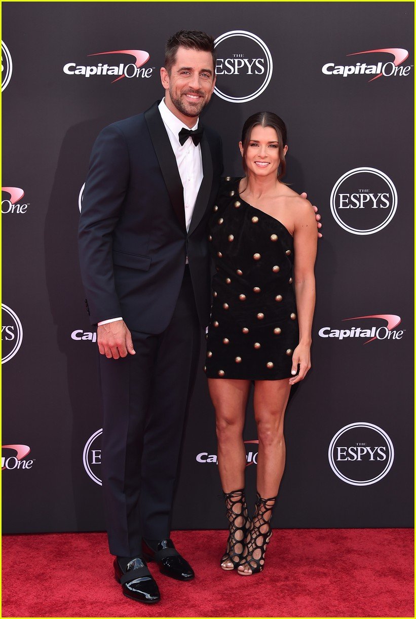 Aaron Rodgers' Girlfriend Danica Patrick Reacts to His Amazing Packers ...