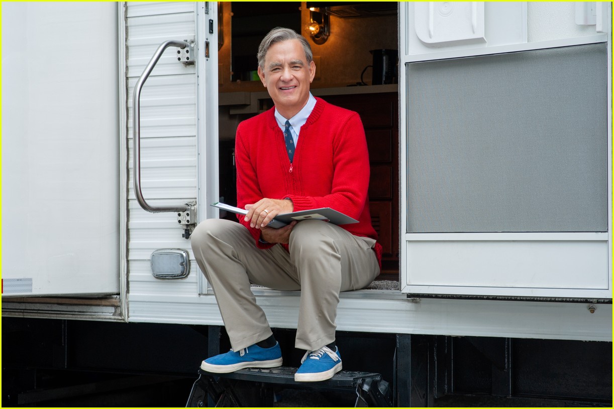 Tom Hanks as Mister Rogers - First Look Photo!: Photo 4154709 | Tom ...