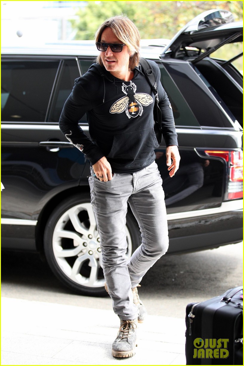 Keith Urban is All Smiles Jetting Out of Sydney!: Photo 4139028 | Keith ...