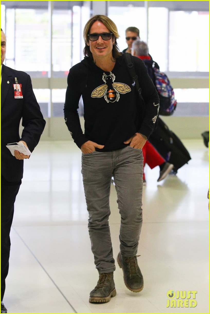 Keith Urban is All Smiles Jetting Out of Sydney!: Photo 4139030 | Keith ...