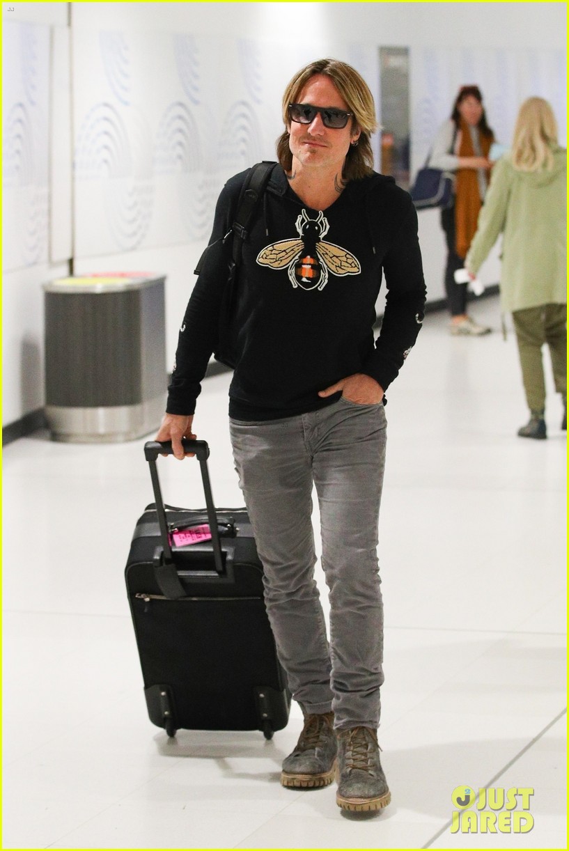 Keith Urban is All Smiles Jetting Out of Sydney!: Photo 4139032 | Keith ...