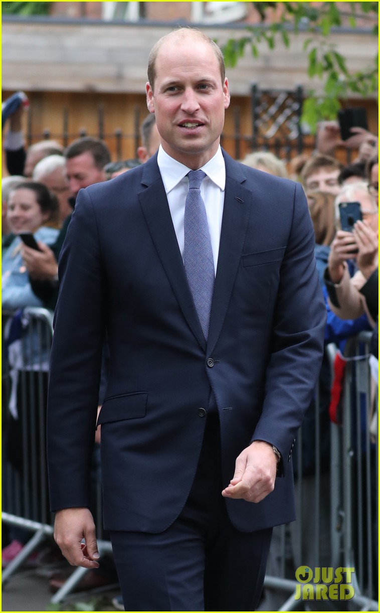 Prince William Unveils Holocaust War Hero Frank Foley Memorial Statue ...