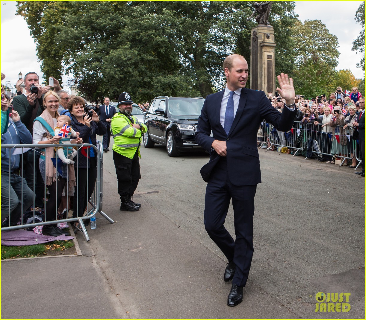 Prince William Unveils Holocaust War Hero Frank Foley Memorial Statue ...