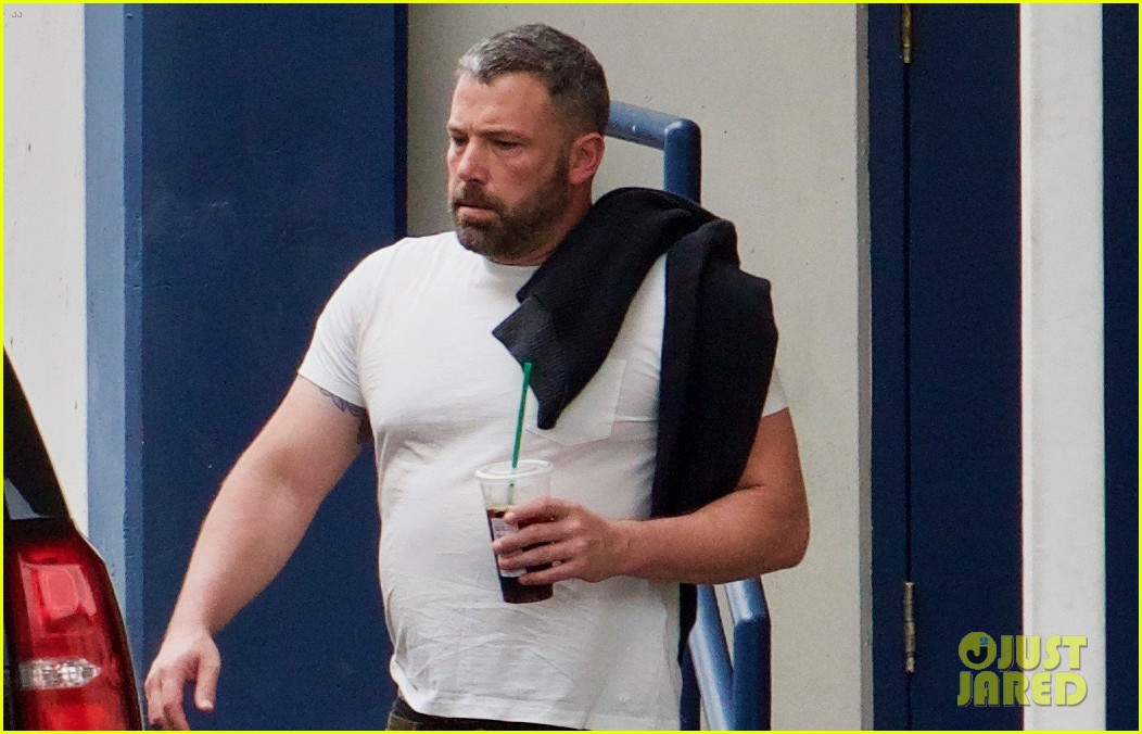Ben Affleck's White T-Shirt Puts His Buff Body on Display: Photo ...