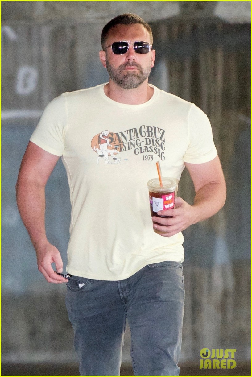 Photo: ben affleck looks buff 03 | Photo 4157156 | Just Jared ...