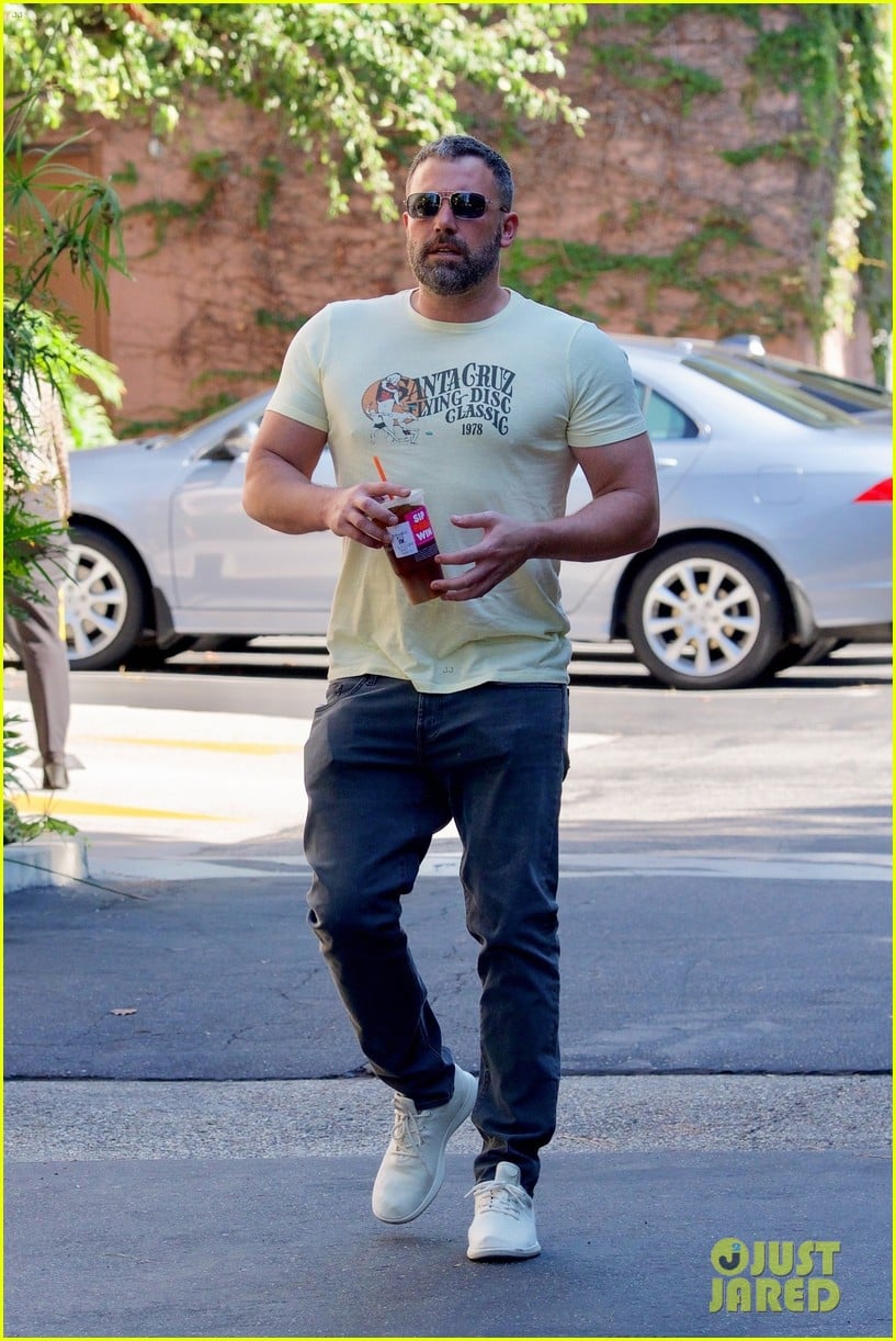 Ben Affleck Looks So Buff in New Photos!: Photo 4157160 | Ben Affleck ...