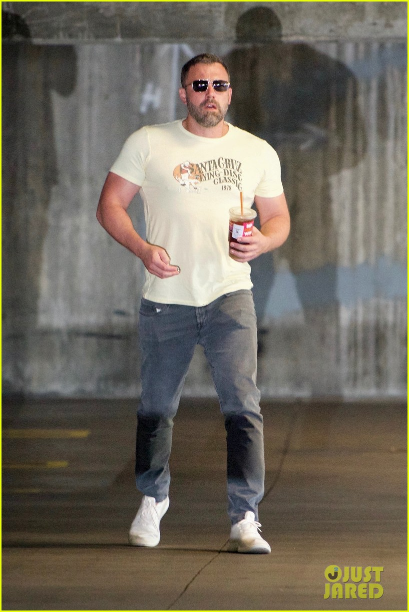 Ben Affleck Looks So Buff in New Photos!: Photo 4157166 | Ben Affleck ...