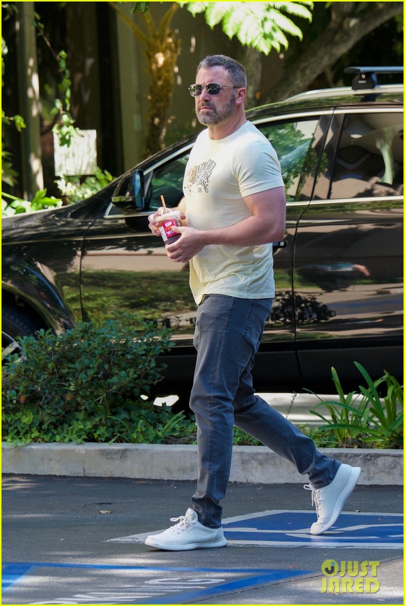 Ben Affleck Looks So Buff in New Photos!: Photo 4157169 | Ben Affleck ...