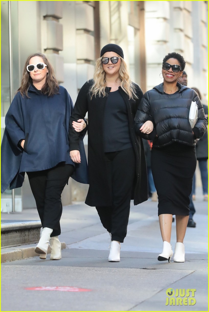 Amy Schumer Shoots Campaign For Her New Clothing Line After Announcing ...