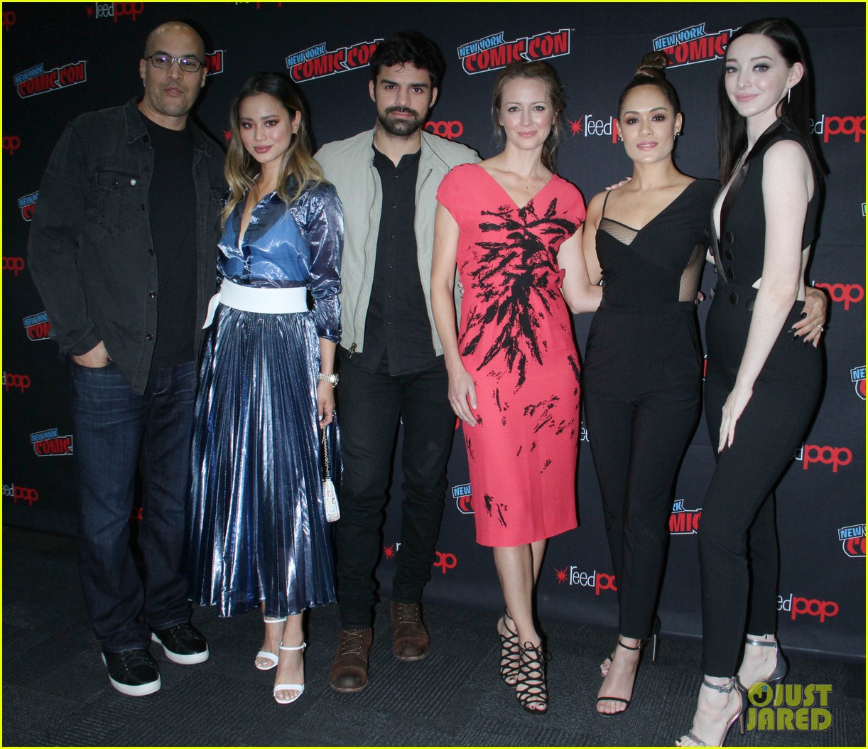 Jamie Chung & 'The Gifted' Cast Give Inside Look at Season 2 at Comic ...