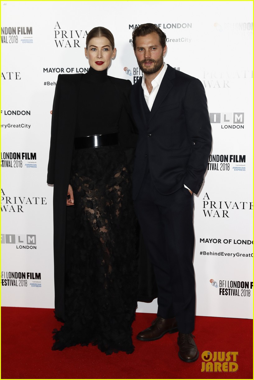 Jamie Dornan's Wife Amelia Warner Cradles Baby Bump at 'A Private War ...