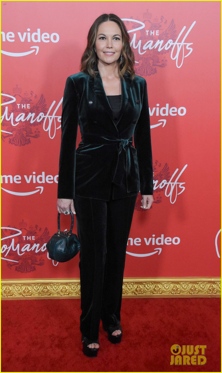 Aaron Eckhart, Amanda Peet, & More Stars Attend 'The Romanoffs ...